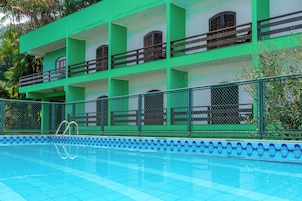 Piscina exterior, da(s) 10:00 à(s) 21:00, guarda-sóis, espreguiçadeiras