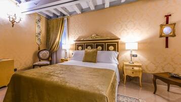 Quarto Clássico com Cama de Casal | Roupa hipoalergénica, cofre no quarto, quartos insonorizados