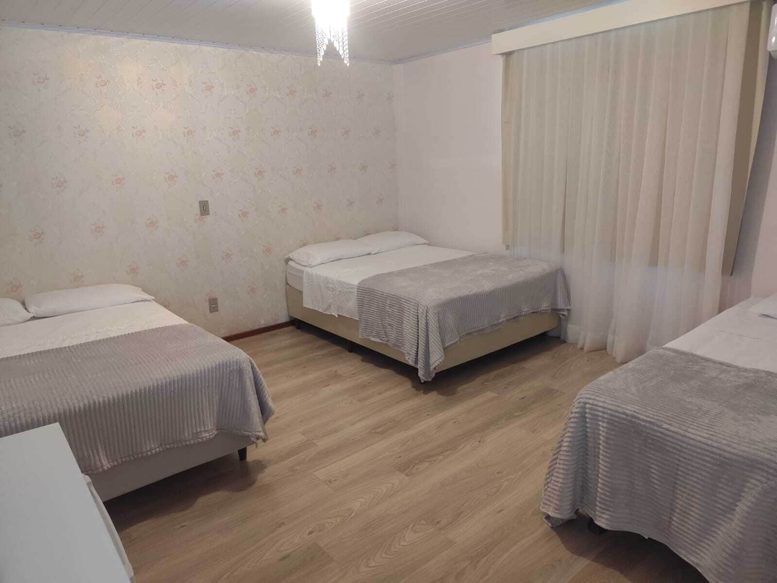 Quarto Familiar | Minibar, secretária adequada para computadores portáteis 