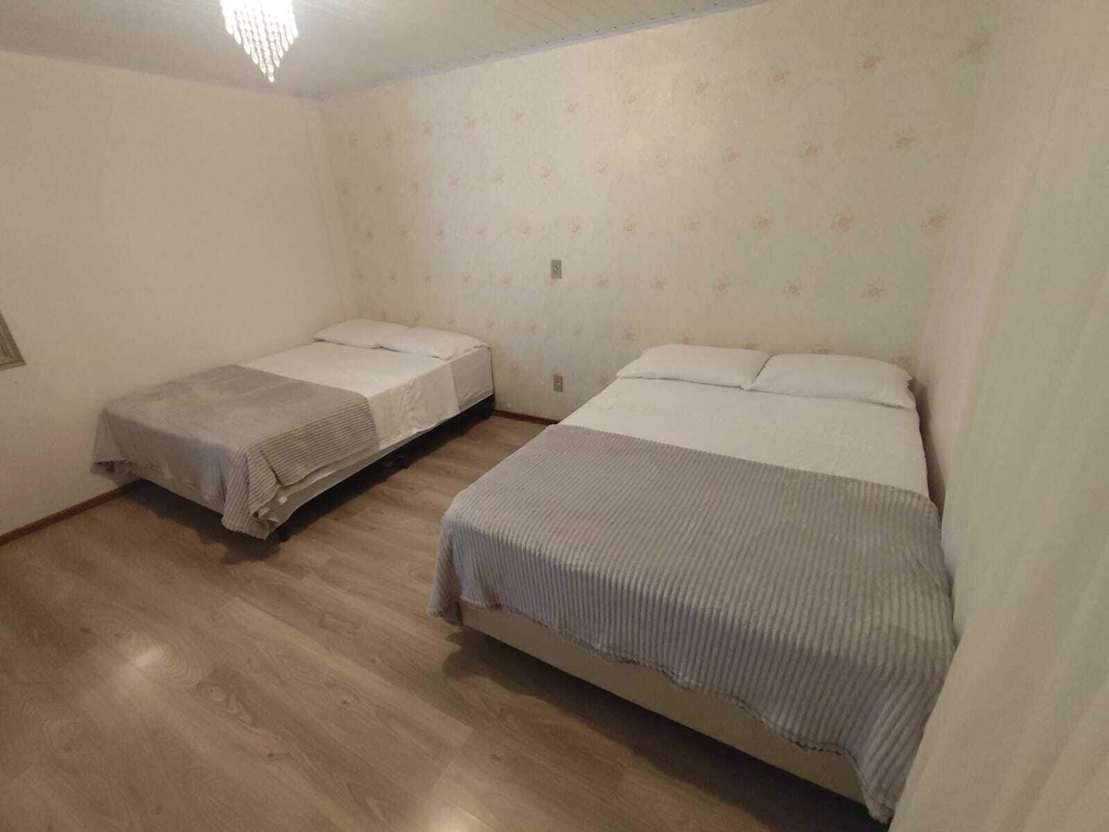 Minibar, secretária adequada para computadores portáteis 