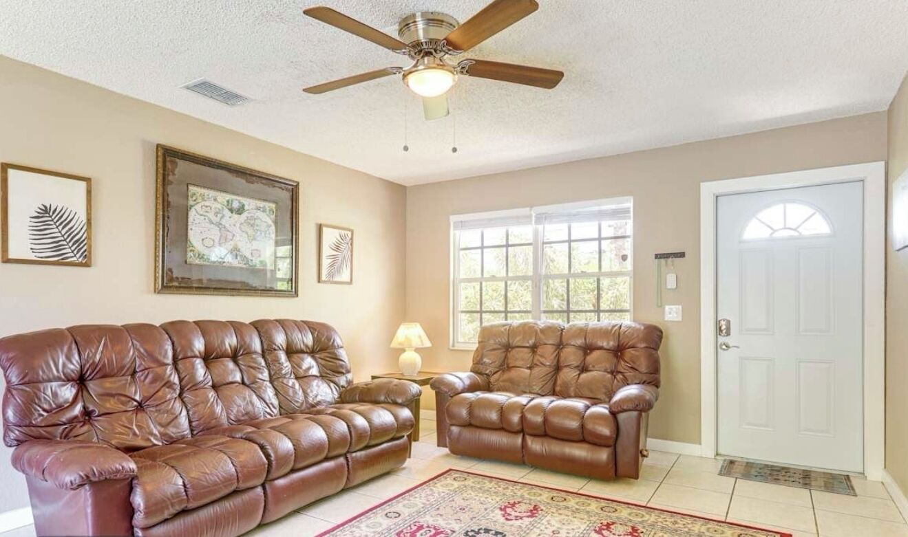 Cute 3 Bedroom Home In Jensen Beach Psl For Area. 10 Min To Beaches! - Port St. Lucie, FL