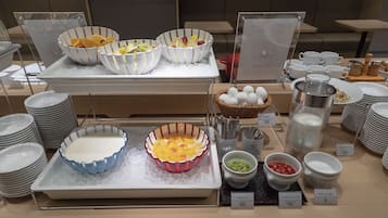 Pequeno-almoço tipo buffet diário (2000 JPY por pessoa)