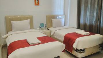 Quarto duplo superior, 2 camas de solteiro | Wi-Fi de cortesia, roupa de cama