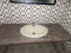 Quarto casal luxo, 1 quarto (AC) | Pia do banheiro