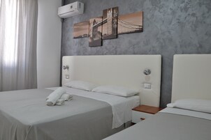 Quarto Triplo | Ferro/tábua de engomar, berços/camas para crianças grátis, Wi-fi grátis