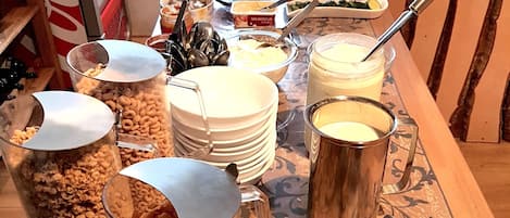 Café da manhã com buffet grátis todos os dias
