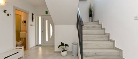 Apartamento Standard, 3 quartos (611/19368) | Sala de estar | TV de ecrã plano