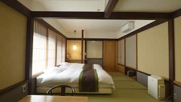 Quarto Twin (Forest View, Check in 3-6pm) | Minibar, cofre no quarto, Wi-fi grátis