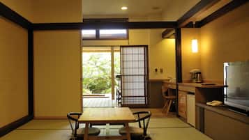 Quarto Tradicional (Japanese-style,OutdoorBath,C-in 3-6pm) | Minibar, cofre no quarto, Wi-fi grátis