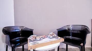 Suíte júnior | Escrivaninha, cortinas blackout, quartos à prova de som