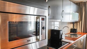 Apartamento standard | Área de estar | TV de tela plana
