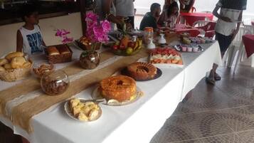 Pequeno-almoço tipo buffet diário incluído