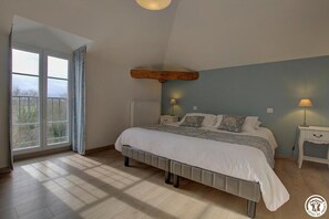 Escrivaninha, quartos à prova de som, ferros/tábuas de passar roupa