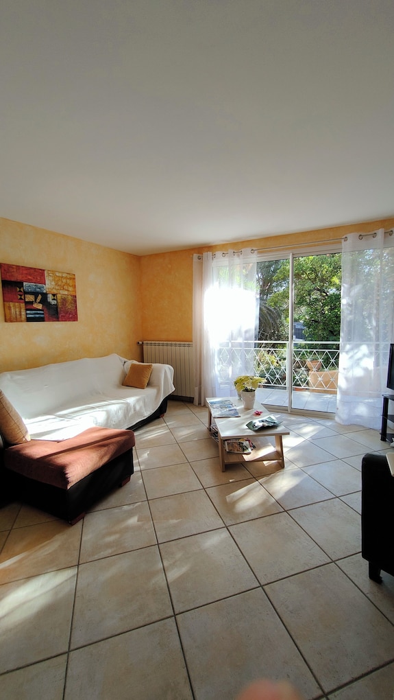 Superbe Rez De Villa Refait à Neuf Sur Le Haut De Hyères à 6 Minutes Des Plages - Le Pradet