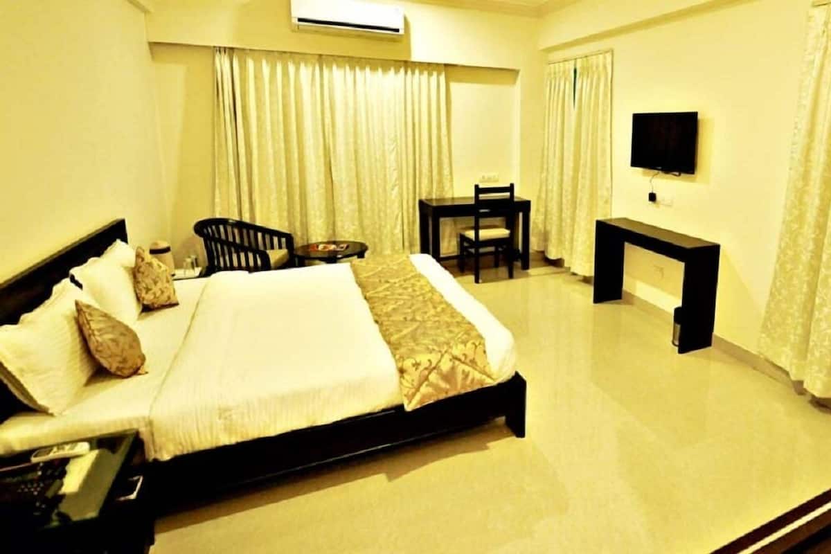 Quarto Deluxe | Secretária, ferro/tábua de engomar, camas desdobráveis, Wi-fi grátis