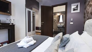 Quarto Duplo Superior (Piazza di Spagna) | Roupa de alta qualidade, secretária, quartos insonorizados