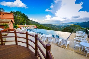 3 piscinas externas