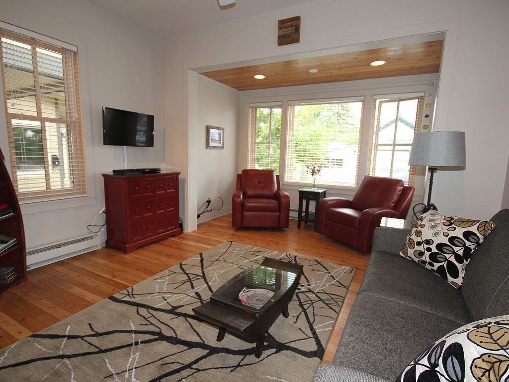 Walker's Cottage- Historic Home Two Blocks From Downtown Whitefish! - Montana