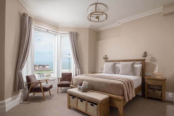 Pebble House - Llandudno