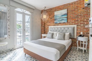 Quarto casal | Frigobar, escrivaninha, Wi-Fi de cortesia, roupa de cama