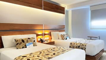 Quarto standard, 2 camas de casal, para não fumantes | Roupas de cama premium, cofres nos quartos, escrivaninha