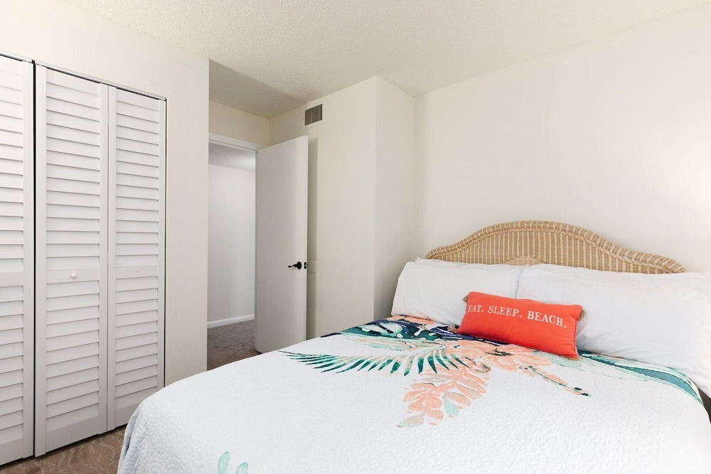 Spacious 3-bedroom Townhome With Gulf Views - St. Pete Beach, FL