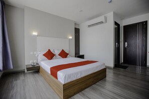 Quarto casal superior | Escrivaninha, Wi-Fi de cortesia, roupa de cama