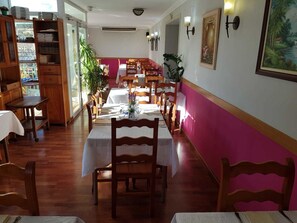 Pequeno-almoço tipo buffet diário incluído 