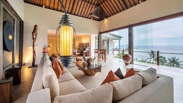 Villa, 4 quartos, fumadores, piscina privativa | Sala de estar | Televisor LCD