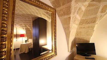 Quarto triplo | Roupas de cama premium, frigobar, individualmente decorados