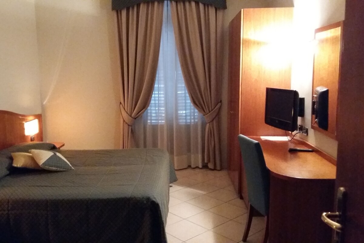 Minibar, secretária, cortinas/cortinados opacos, Wi-fi grátis 