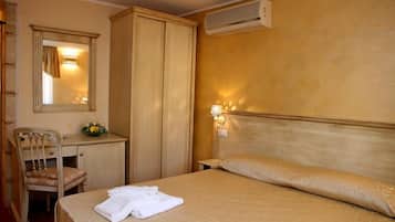 Quarto Duplo para 1 Pessoa | Minibar, cofre no quarto, secretária, Wi-fi grátis