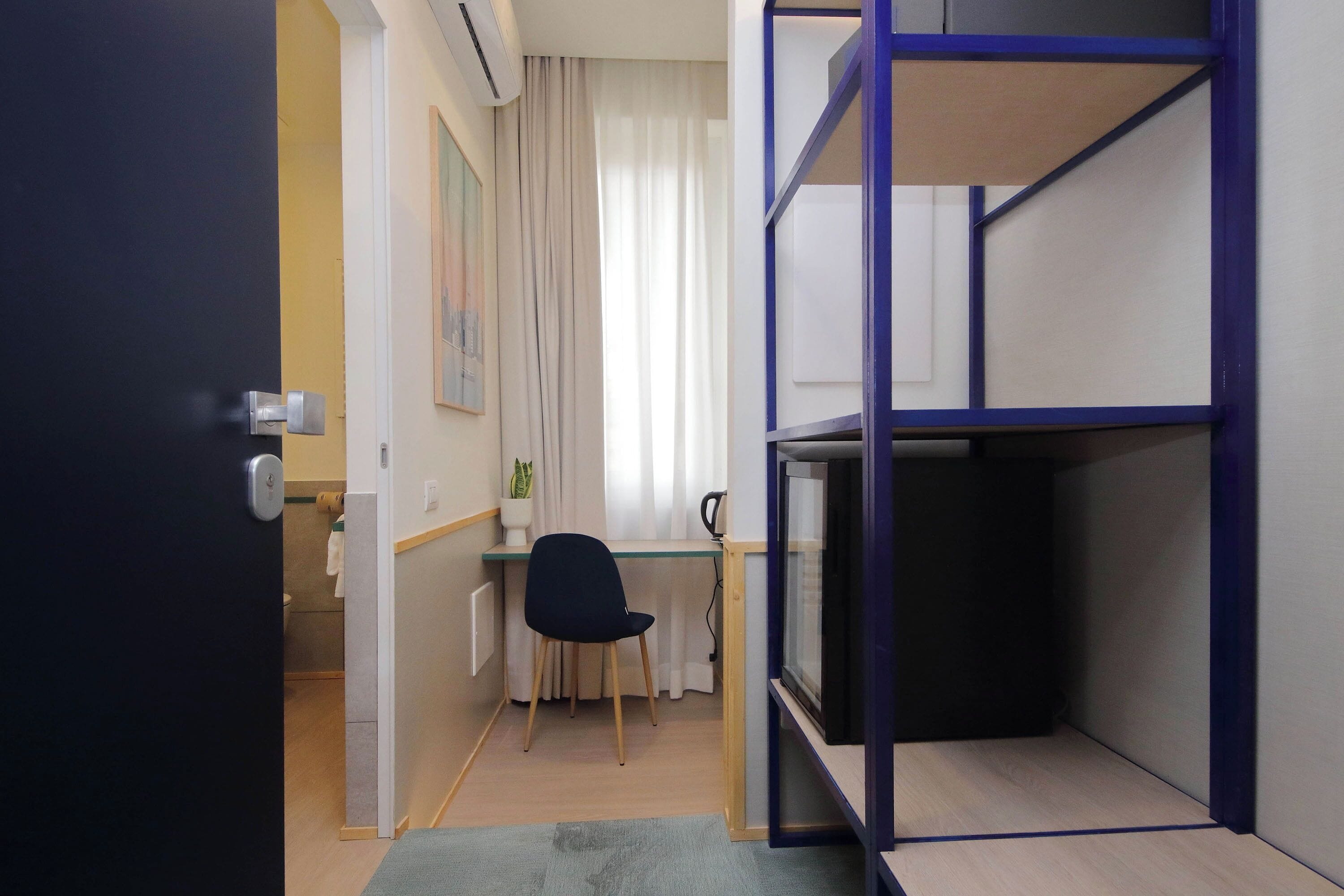 Quarto Clássico com Cama de Casal | Cofre no quarto, Wi-fi grátis, roupa de cama fornecida 