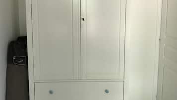 Secretária, cortinas/cortinados opacos, quartos insonorizados