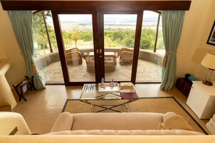 Quarto casal superluxo, terraço, vista para o vale | Frigobar (abastecido com itens grátis), cofres nos quartos