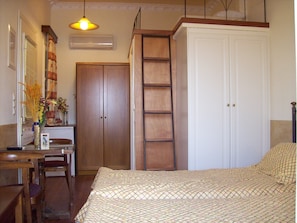 Quarto Duplo ou Twin | Quartos insonorizados, ferro/tábua de engomar, Wi-fi grátis