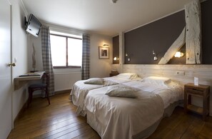 Cofre no quarto, com decoração personalizada