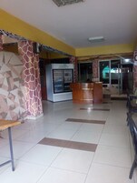 Café da manhã, almoço e jantar; local e internacional 