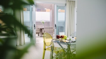 Suíte sênior, terraço | 1 quarto, cortinas blackout, quartos à prova de som