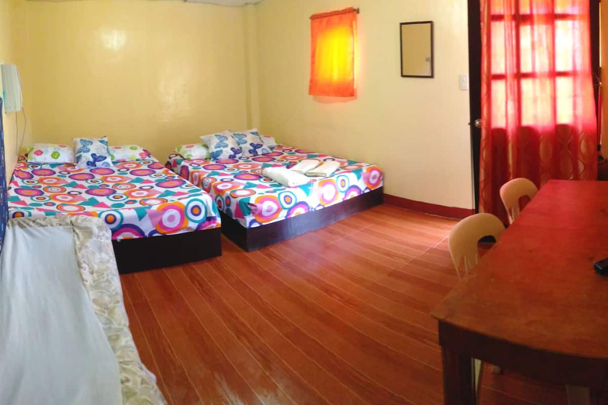 Quarto casal básico, 2 camas de casal | Wi-Fi de cortesia, roupa de cama
