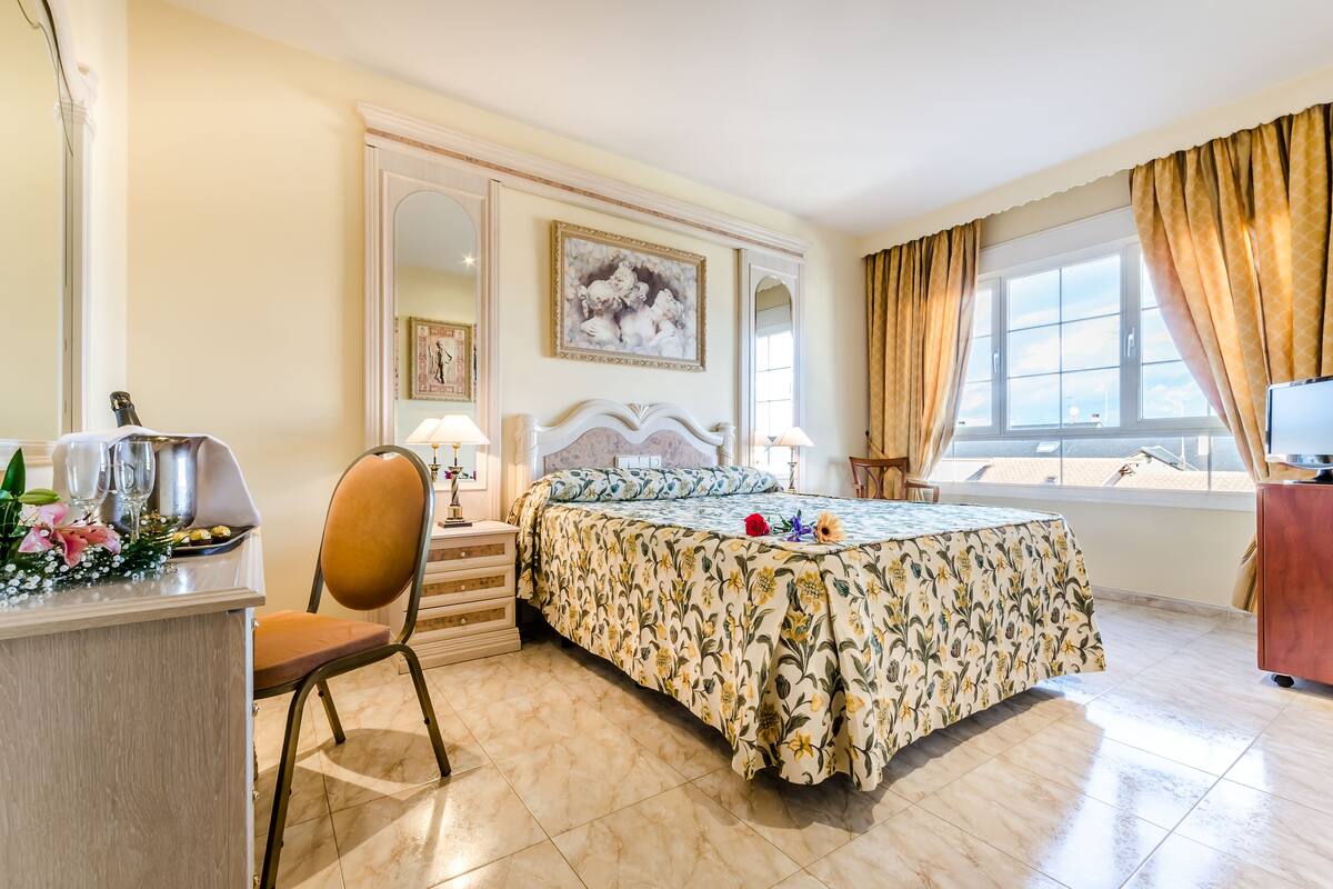 Suite Júnior | Minibar, cortinas/cortinados opacos, berços/camas para crianças 