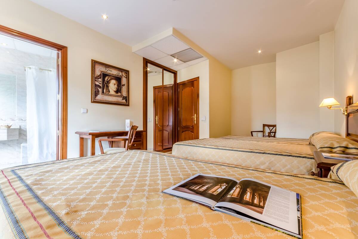 Quarto Triplo | Minibar, cortinas/cortinados opacos, berços/camas para crianças 