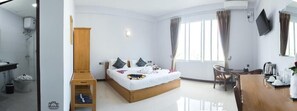 Minibar, cofre no quarto, secretária, quartos insonorizados 
