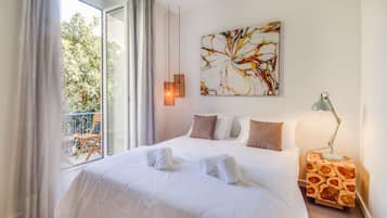 Quarto casal, sacada | Individualmente decorados, cortinas blackout, quartos à prova de som