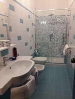 Quarto casal ou duplo standard | Frigobar, individualmente decorados, individualmente mobiliados