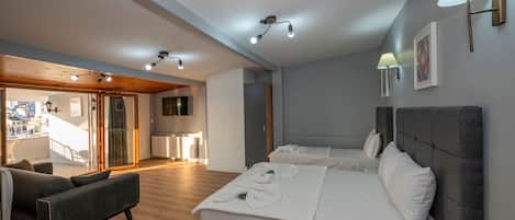 L) Superior, Sehir Manzarali Suite Oda | Cofre no quarto, com decoração personalizada