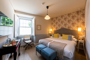 Quarto casal standard (Village View) | Frigobar, cofres nos quartos, Wi-Fi de cortesia, roupa de cama