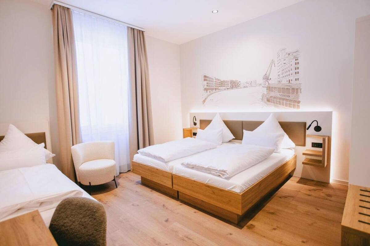 Quarto Triplo | Roupa hipoalergénica, cofre no quarto, secretária 