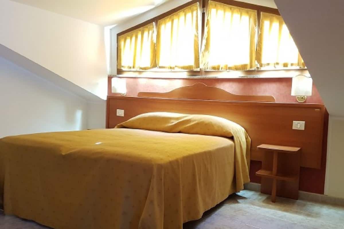 Secretária, berços/camas para crianças grátis, Wi-fi grátis