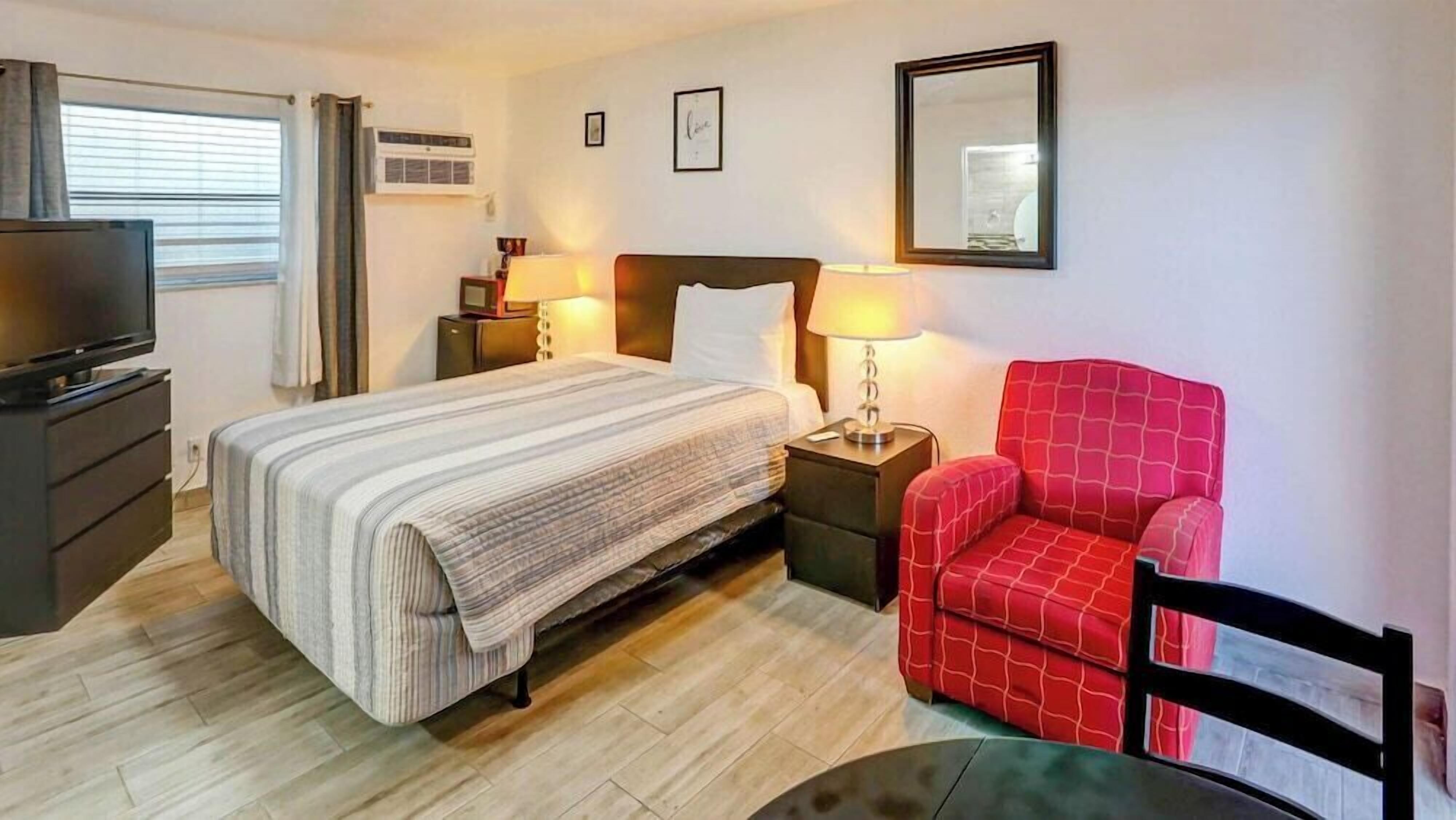Cofre no quarto, secretária, Wi-fi grátis, roupa de cama fornecida 